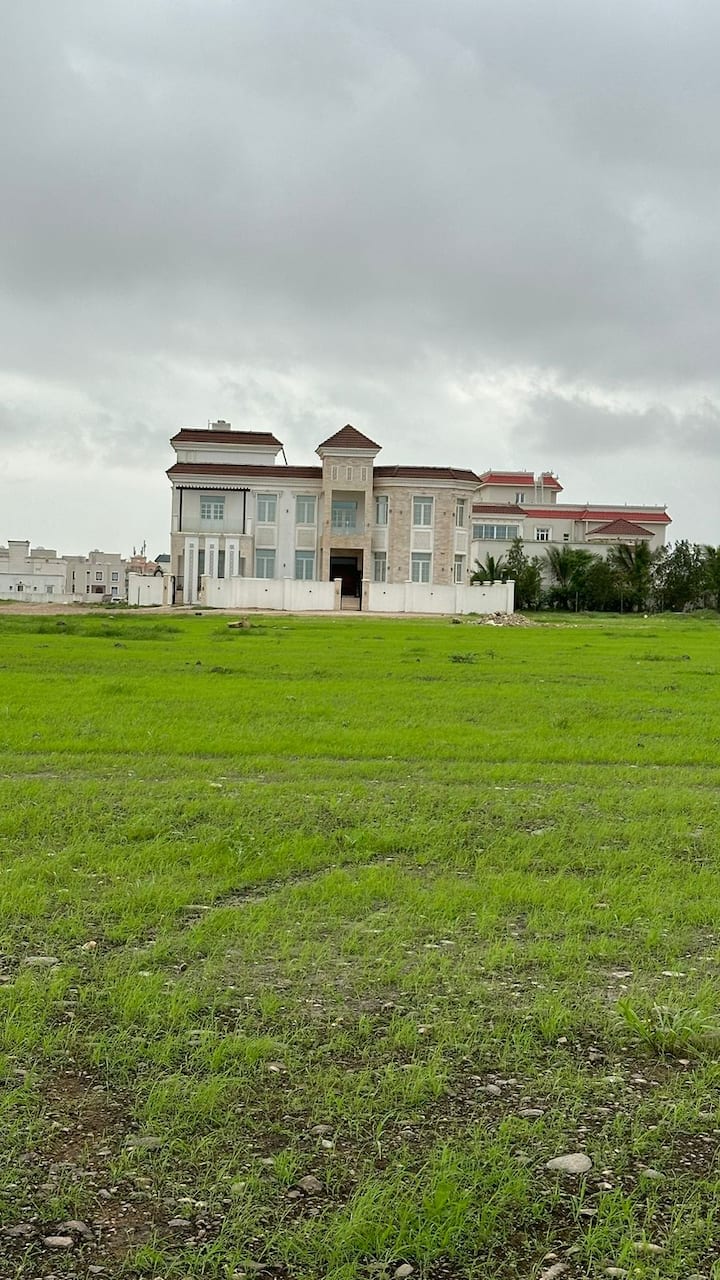 Luxurious Modern 6-bedroom Villa - Salalah