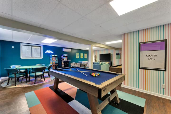5br Game Room, Hot Tub, Fire Pit + Lake Access - Stroudsburg, PA