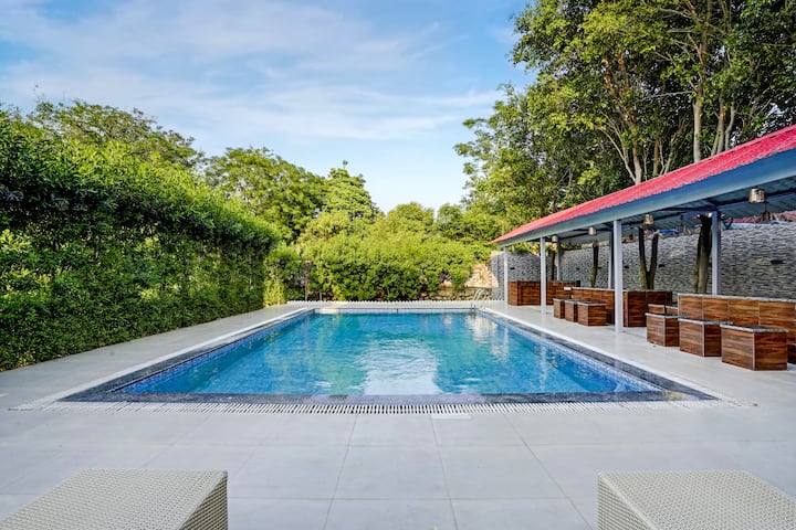 4-bhk Farmhouse W/ Pvt Pool, Garden & Gazebo - Manesar