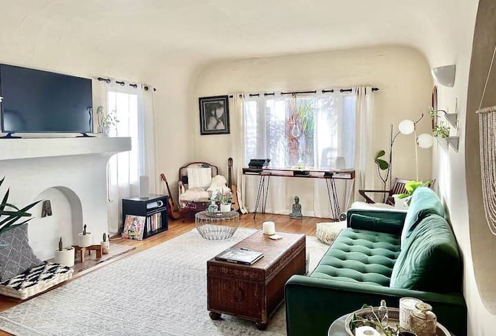 Spacious Bohemian Weho Living - West Hollywood, CA