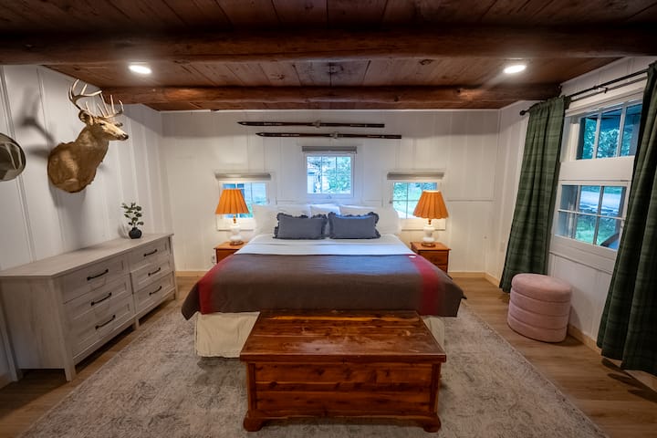 Hot Tub! Newly Renovated Cabin. Modern Rustic - Eureka Springs, AR