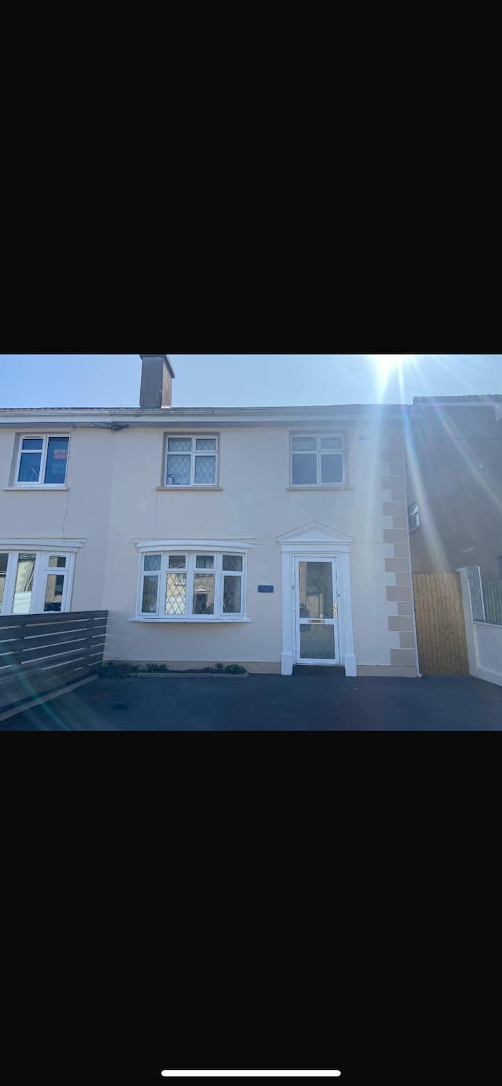 2 Bedroom House In Quiet Estate - Galway