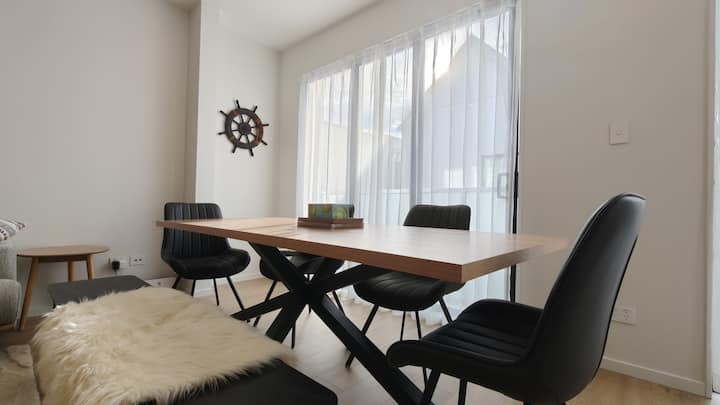 New Spacious Home In Central Akl - Auckland