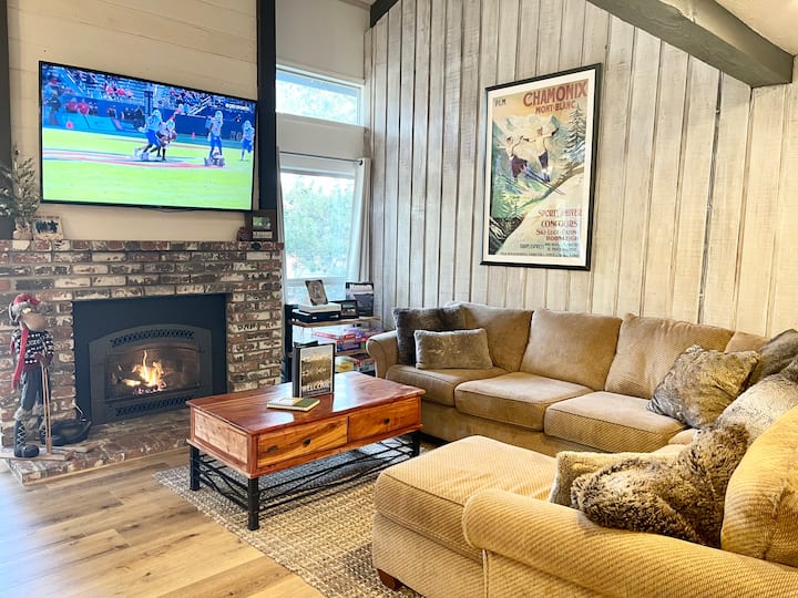 Walk To Canyon Lodge 3 Bd/3 Bth Sleeps 10 Chamonix - June Lake, CA