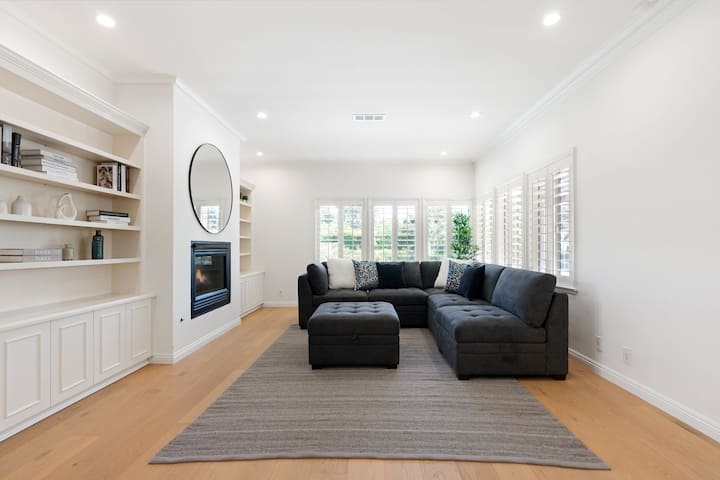 Charming Hancock Park Area Home  Pool Table & Wifi - Hollywood, CA