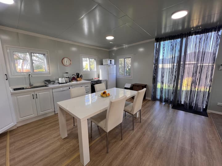 Spacious & Private, 2 Bed Flat - Kingsley