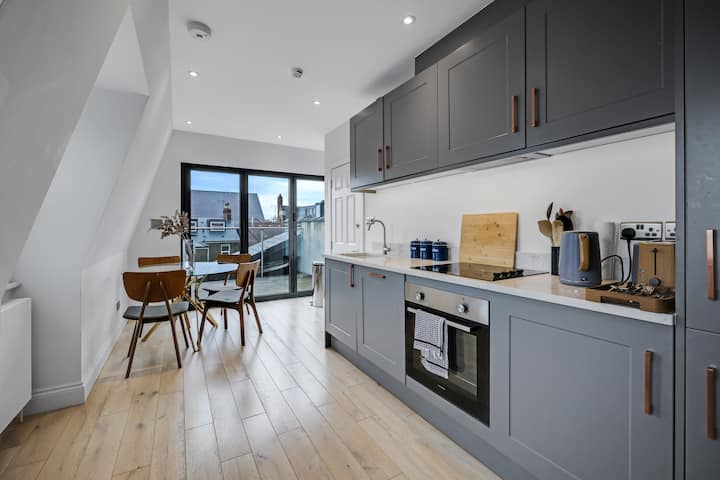 Stunning 1 Bed Flat + Terrace - Fulham