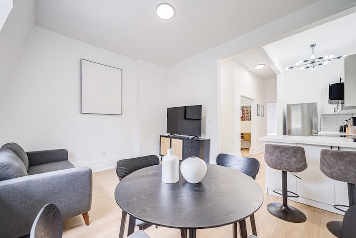 Newly Renovated 1bdrm W Office - Toronto