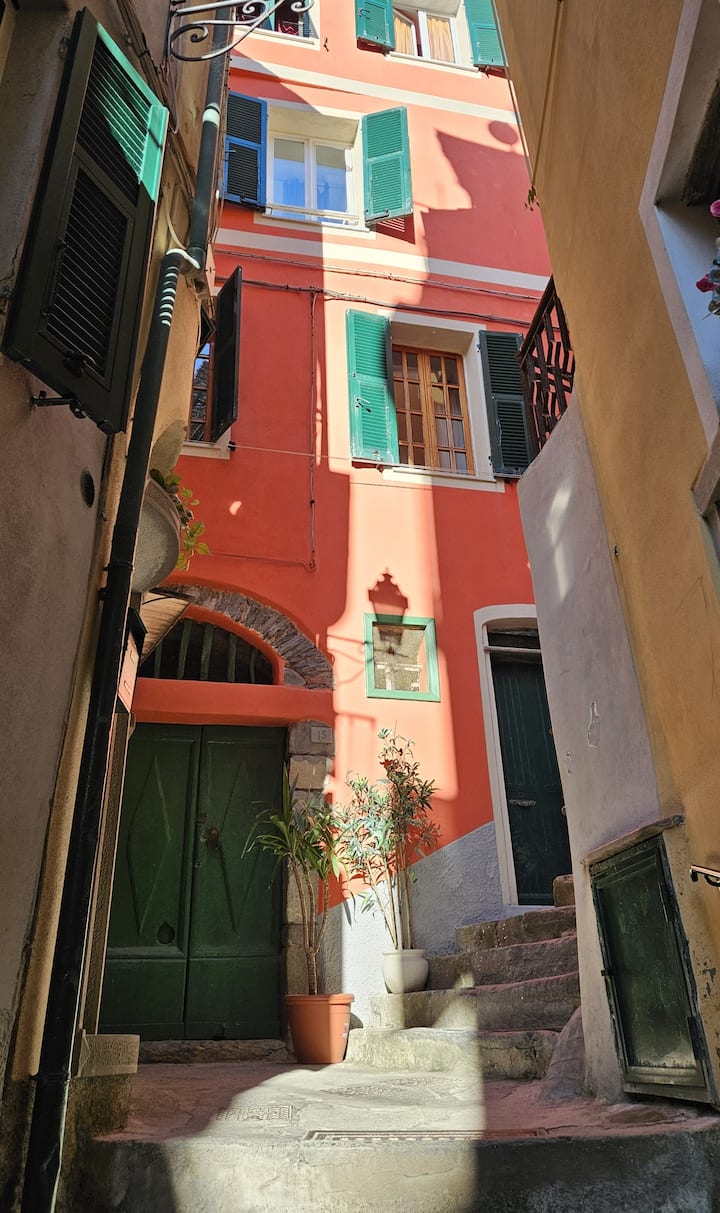 Mariasole 2 - The Red House - Vernazza