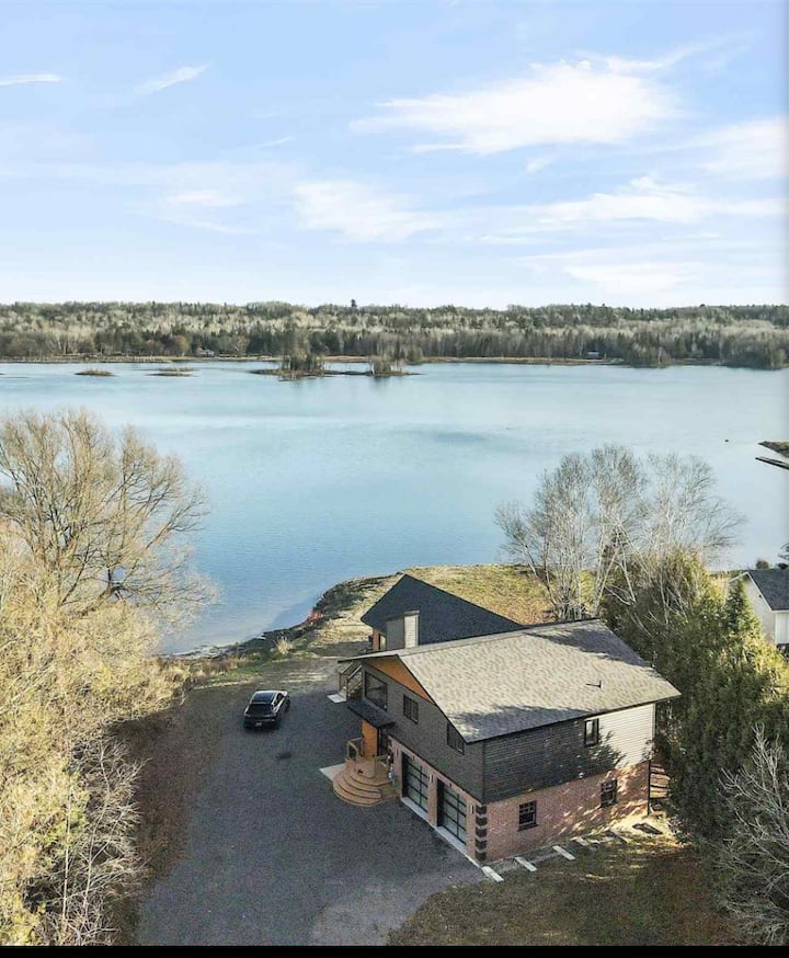 Secluded Waterfront Getaway Home - Sault Ste. Marie