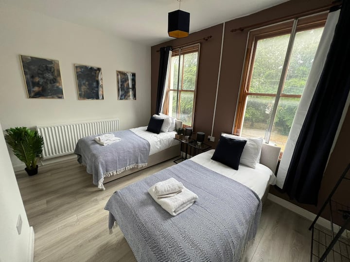 Home In West Midlands 4 Bedrooms - Coventry