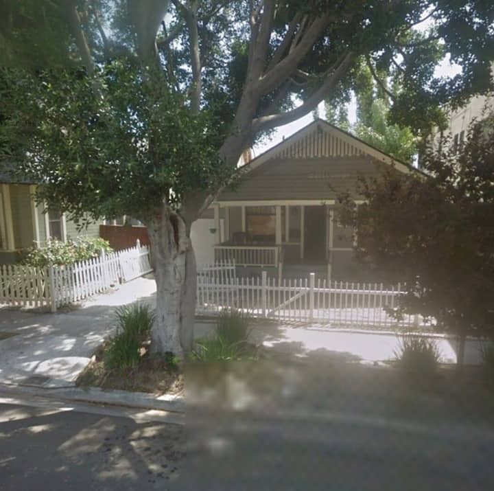 Cozy Beach Cottage - Long Beach, CA