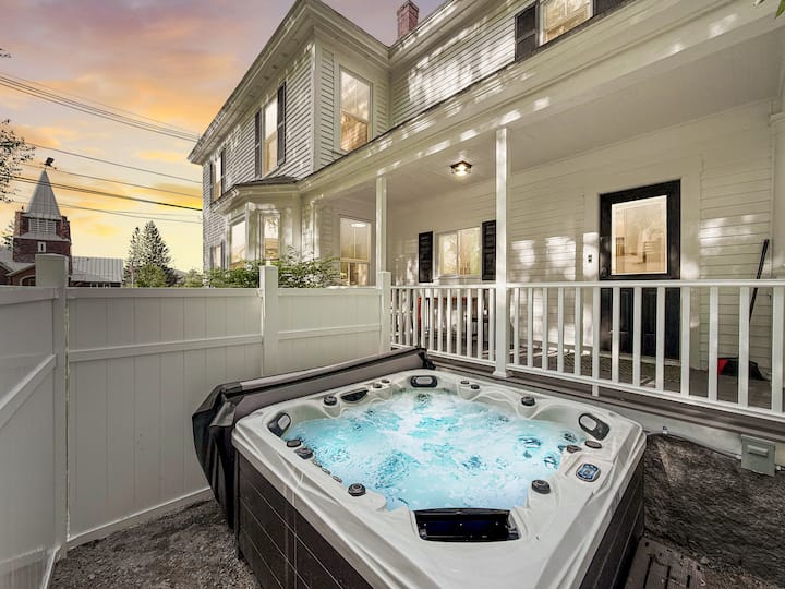 The Manor On Main | Hot Tub, Pond Access, 5 Bedrms - North Conway, NH