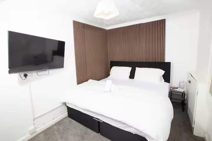 Perfect Room 1 - Dunstable