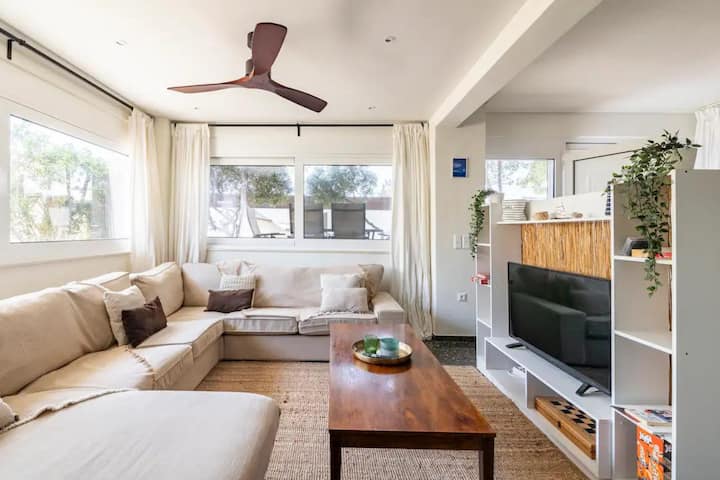 Rafia Loft Loutraki: Heated Pool, Billiard I Beach - Greece