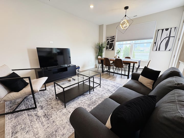 4br Home – Well-furnished, Garage Included - 內珀維爾