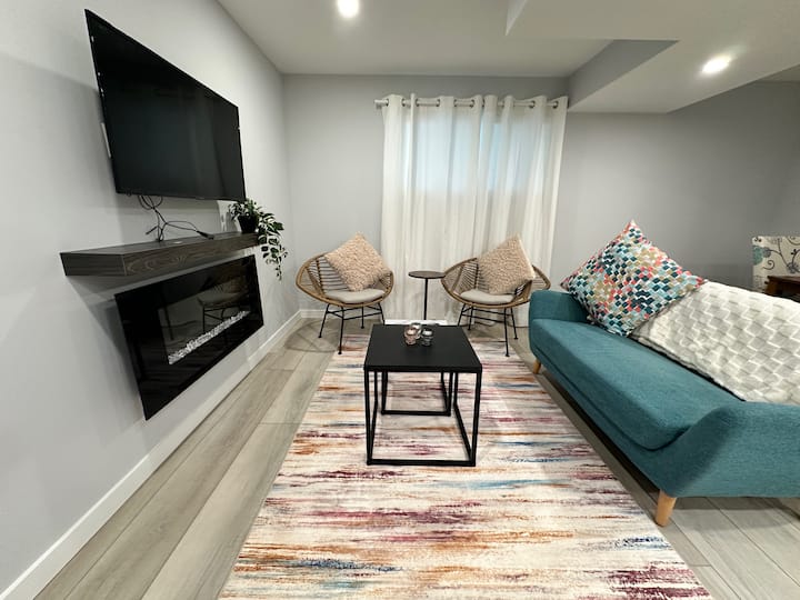 Chic & Cozy Guest Suite - Calgary