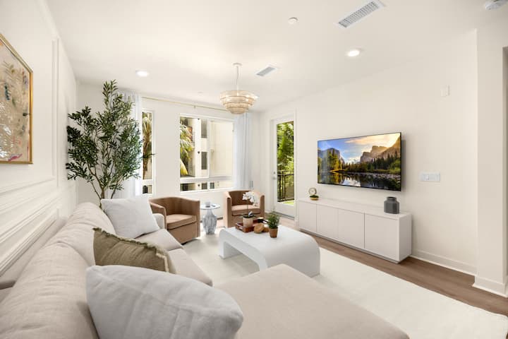 Julia | Ultra Luxury 1br 1.5ba + Office/den - Santa Ana, CA