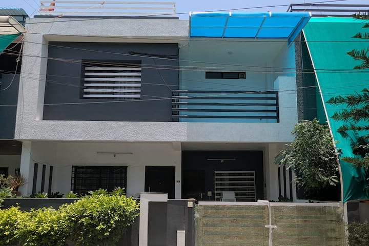 Shivam Homestay - Indore