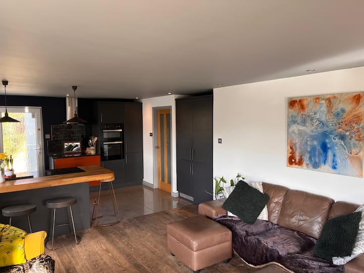 Stunning 3 Bed Balcony House - Falmouth