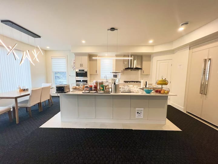 Luxurious Private Guest Suite - Bedford