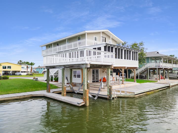 Beautiful Jamaica Beach Canal Home - Jamaica Beach, TX