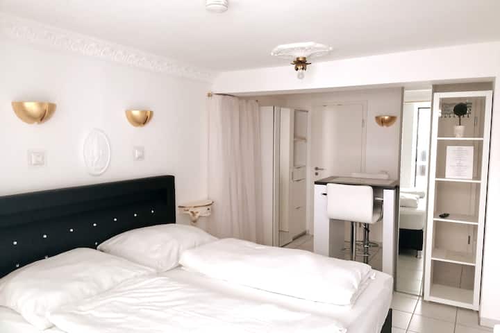 2| Unterkunft. Anfang Fußgängerzone Memmingen. - Memmingen