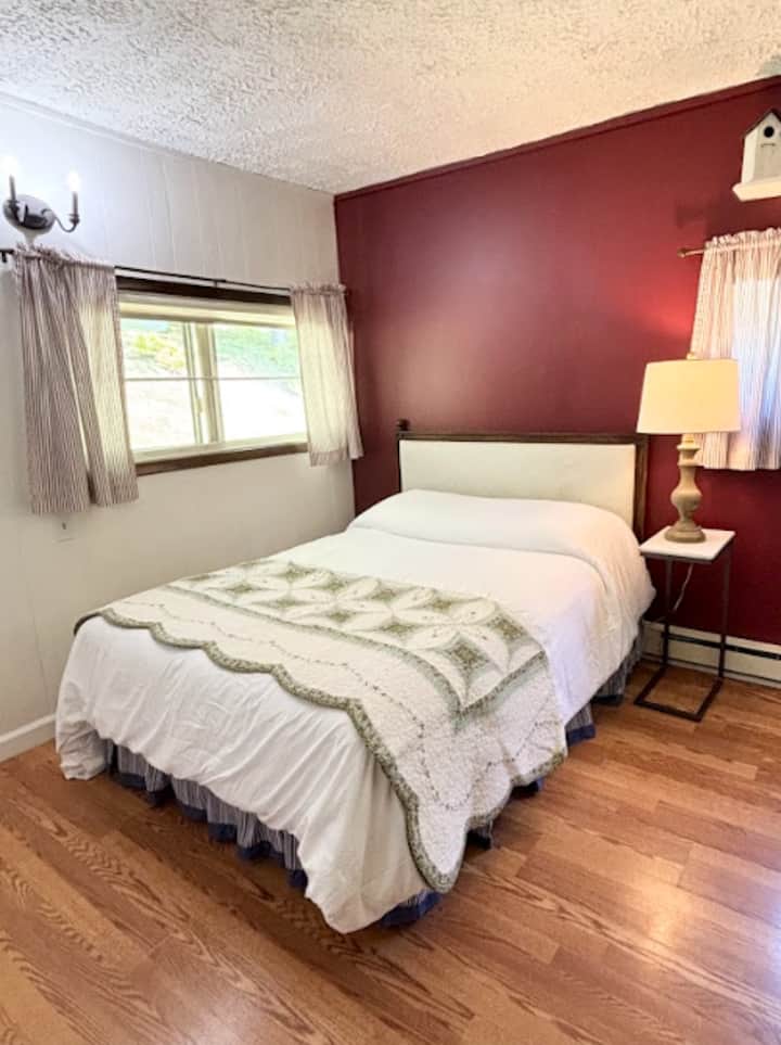 Room #15 - Keuka Cove Inn - Penn Yan, NY