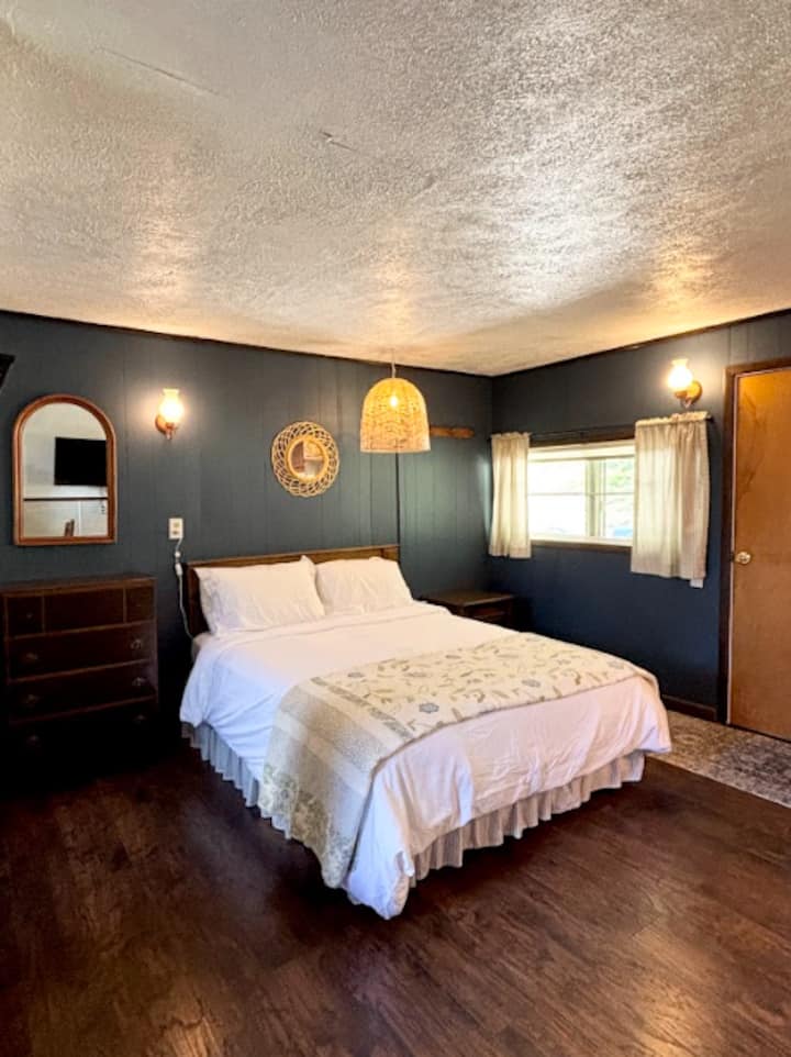 Room #16 - Keuka Cove Inn - Penn Yan, NY