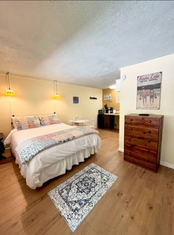 Room #17 - Keuka Cove Inn - Penn Yan, NY