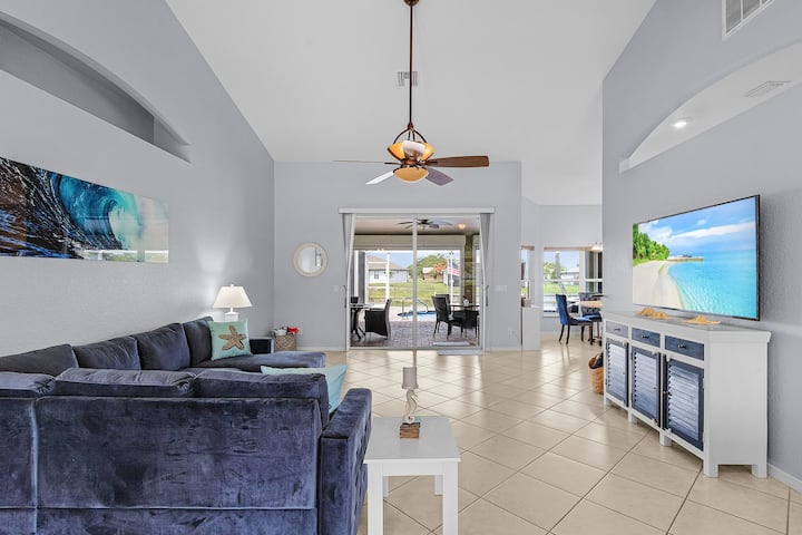 Villa Summer Breeze On Canal - Cape Coral, FL