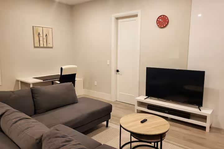 Luxurious Private Studio - Abbotsford