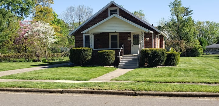Historic Fairfield  Battle Creek Home - Binder Park Zoo, Battle Creek