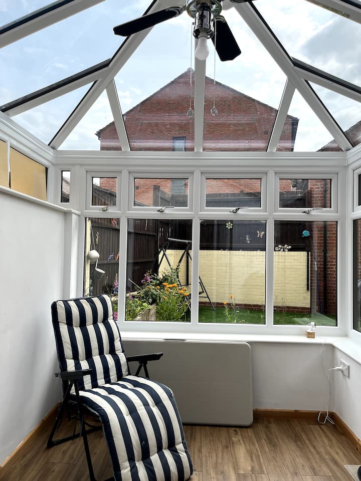 Spacious 4-bed Modern Townhouse - Telford