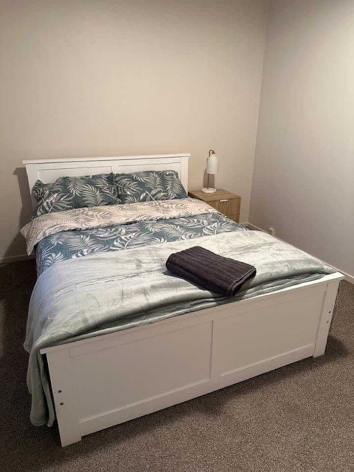 Functional And Cosy Three Bedroom Home - Clevedon