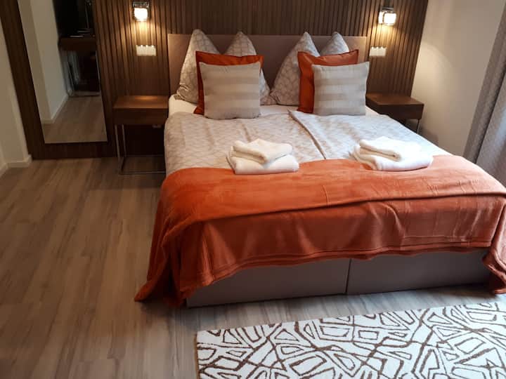 Luxury Garden Apartment - Mondsee