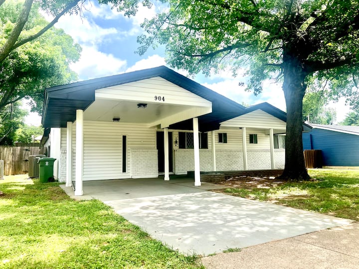 Modern Home W/ Sunroom & Bbq - Euless, TX