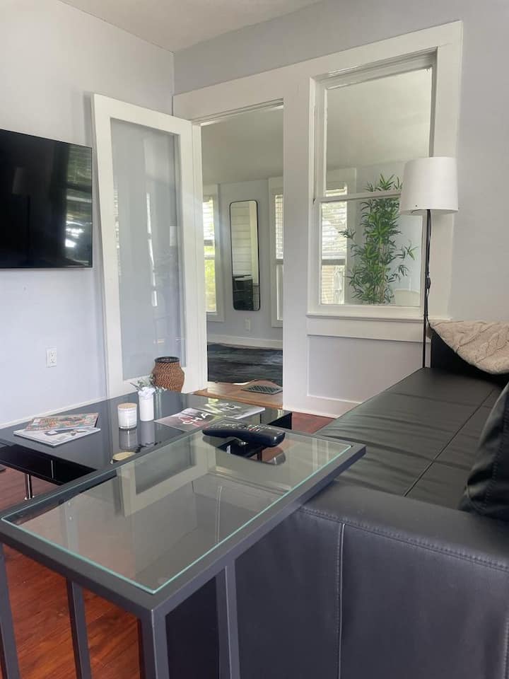 Modern Comfort In Vibrant Thornton Park - Orlando, FL