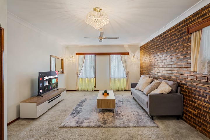 4br Garden Patio Retreat Near Food Shops & Transit - Springwood
