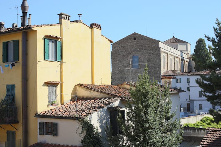Central San Frediano Apartment For 10 - Scandicci