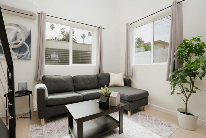 Stylish 2br Close To Culver City & Beverly Hills! - Chesterfield Square – Los Angeles
