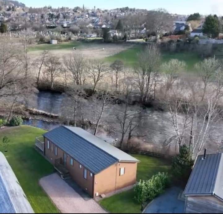 Luxurious Riverside Lodge - Crieff