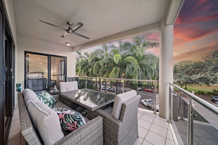 Beachside 2 Bed 2 Bath Unit - Townsville