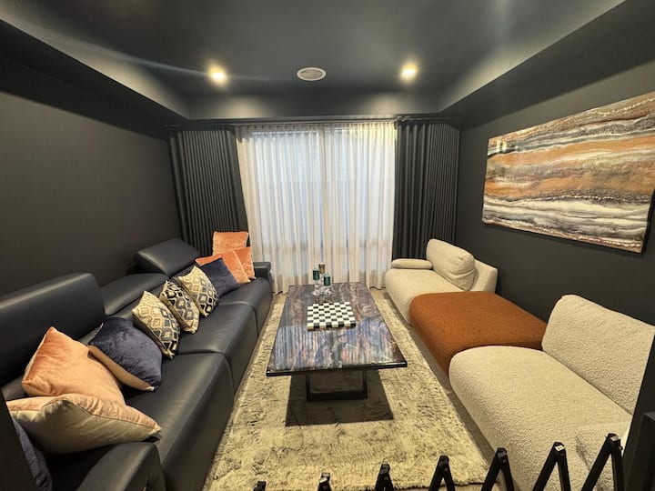 A Fully Furnished, Cozy Home. - Werribee