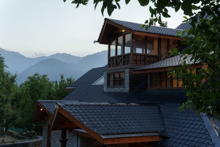 The Izuna : 5-bedroom Ultra Premium Luxe Villa - Manali