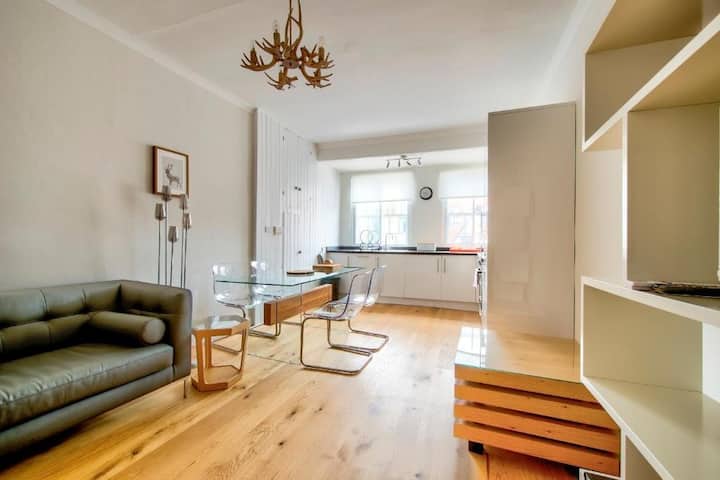 Modern  Royal Mile 2 Bed Flat Edinburgh - Edinburgh