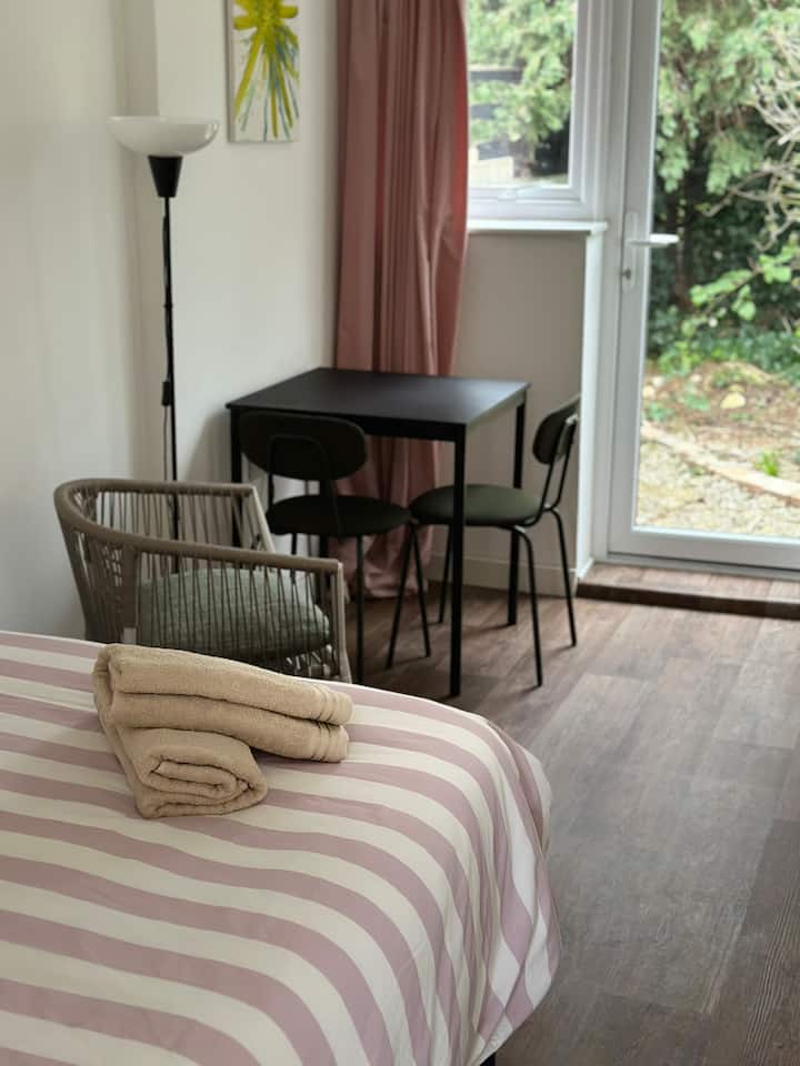 Tiny Pad In Bristol Filton + Parking - Filton