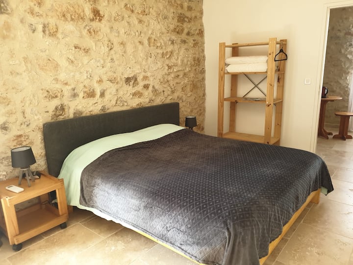Goudargues : Chambre, Salon, Sdd Et Wc Privés. - Goudargues