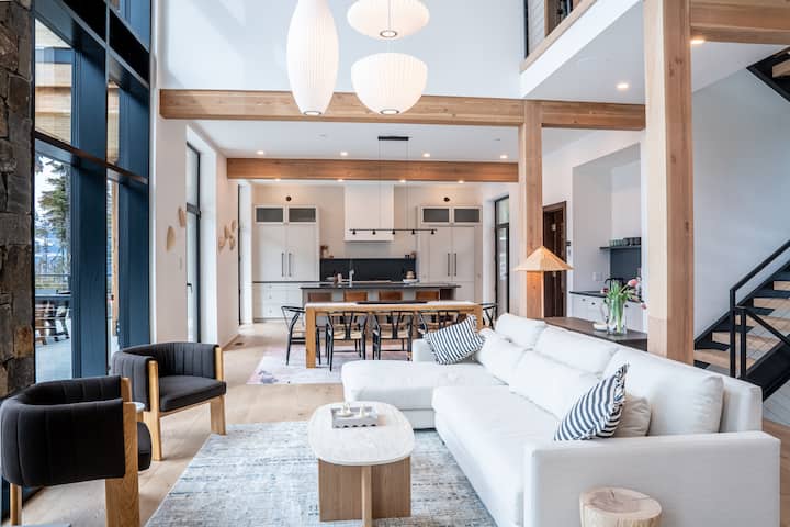 Ghost Peak Chalet: Ski-in Access - Revelstoke