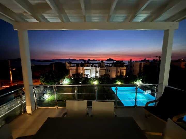 Bodrum'da 2 Katlı Havuzlu Villa - Turgutreis